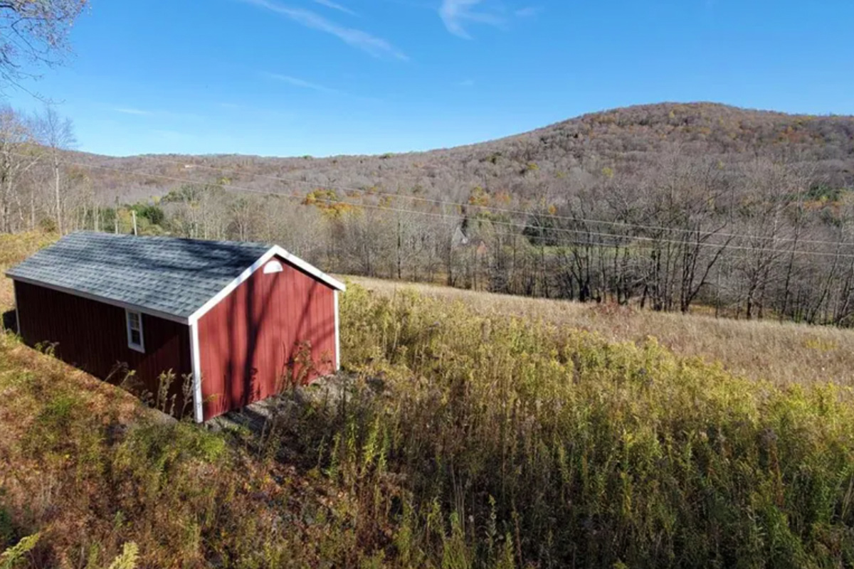 Beautiful Barn in Andes – HUTS Land Listings